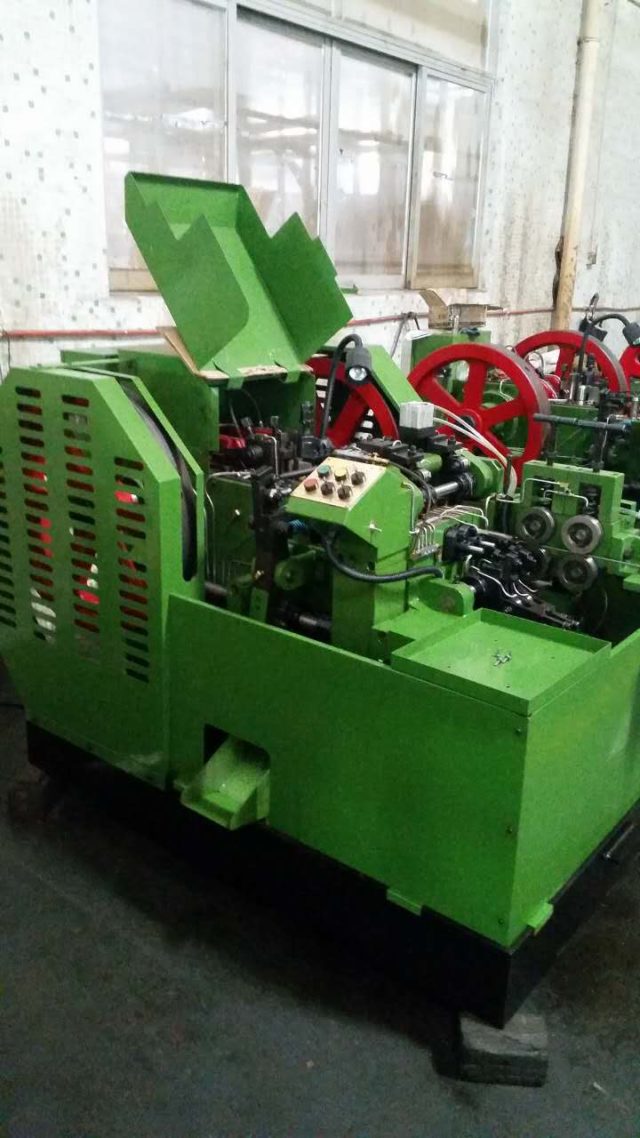 Stainless steel hex flange bolts making machine - Bolt Nut Making ...