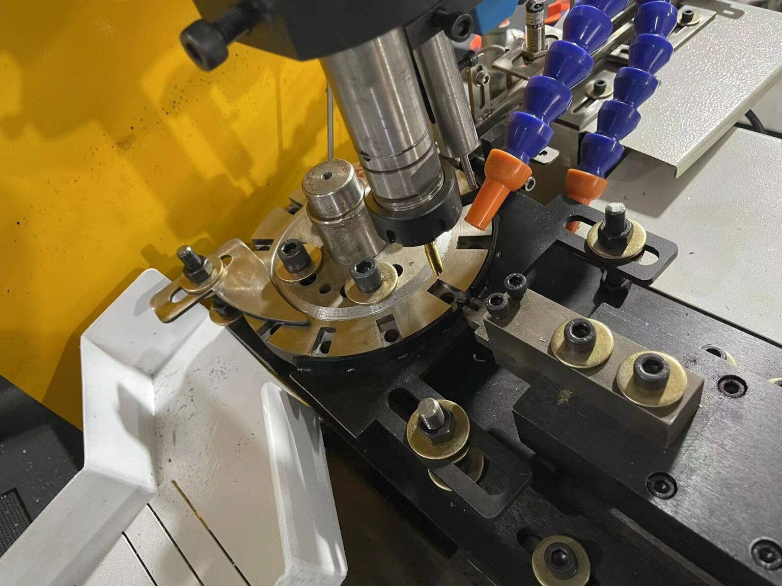 Double servo motor drive high speed high precision thread tapping ...