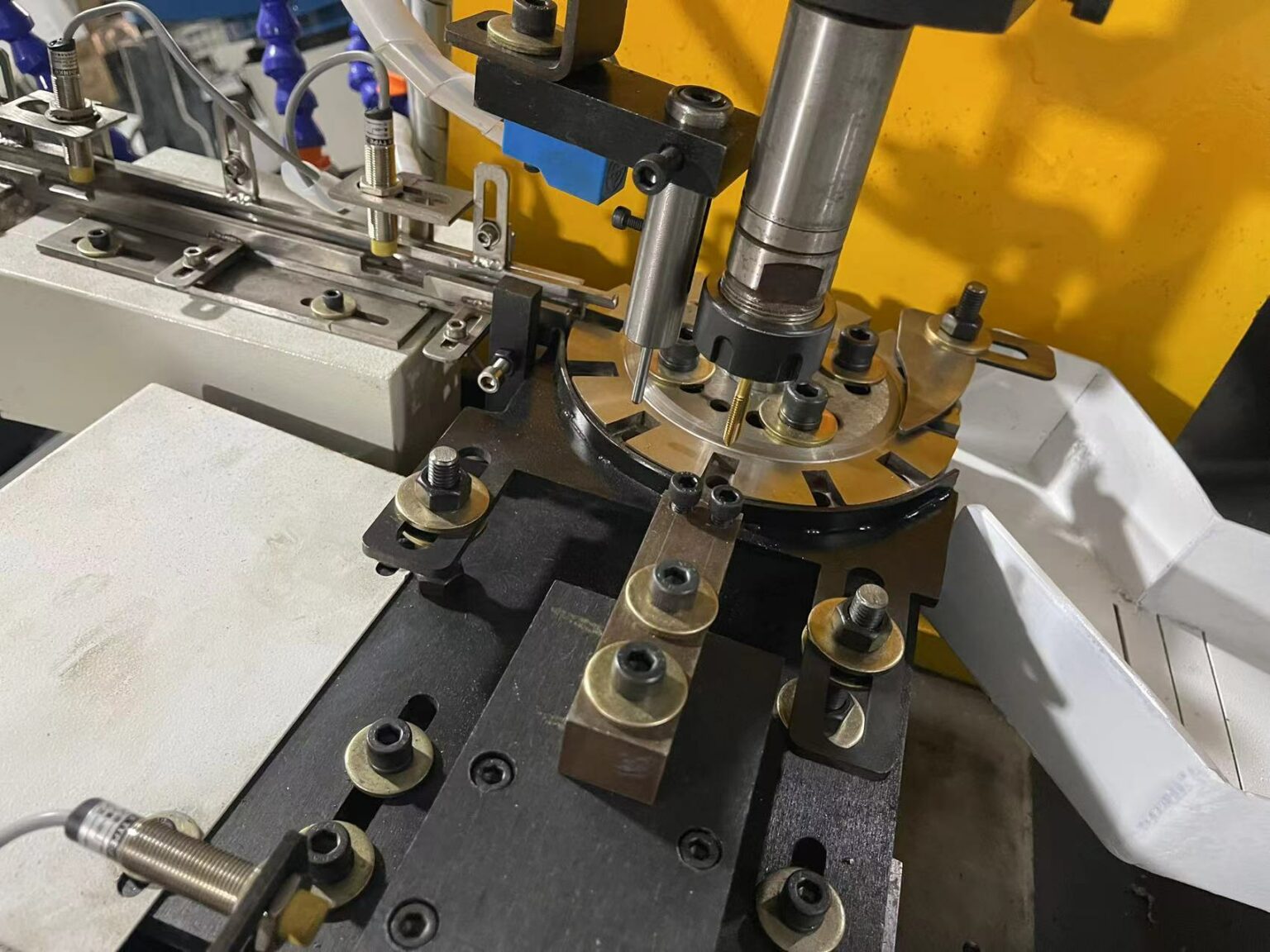 High speed turntable servo nuts thread tapping machine - Bolt Nut ...