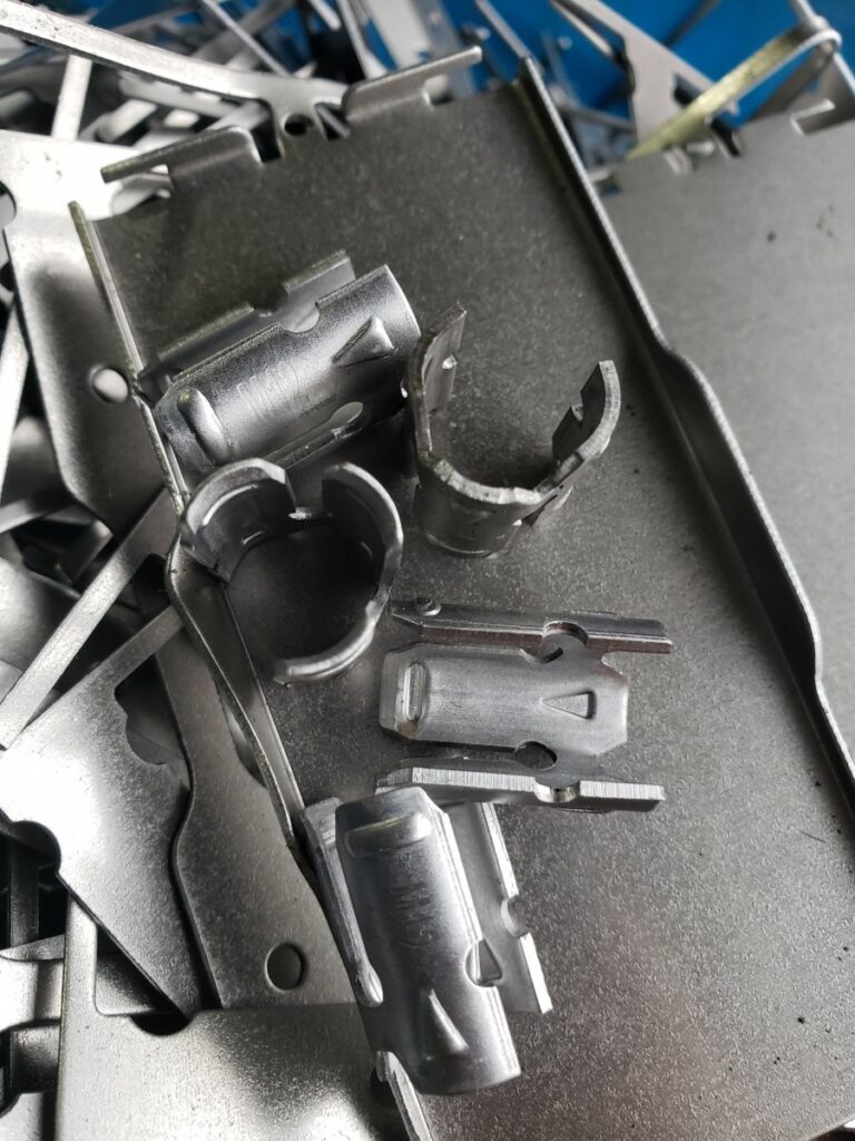 M12 WEDGE ANCHOR CLIP HIGH SPEED PREGRESSIVE STAMPING DIE - Bolt Nut ...