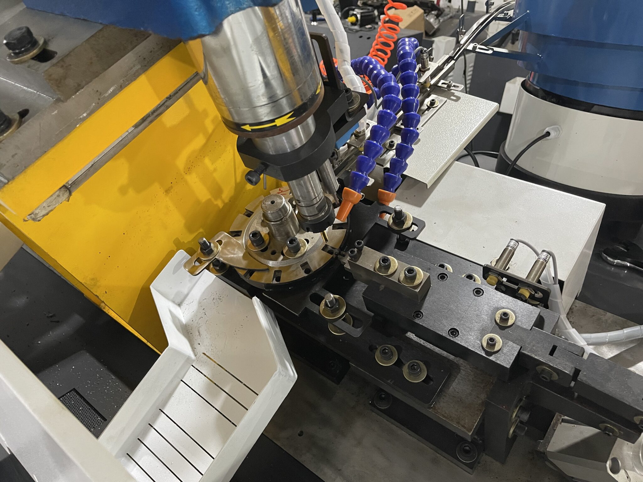 High speed turntable servo nuts thread tapping machine - Bolt Nut Making Machine | Cold Forging ...