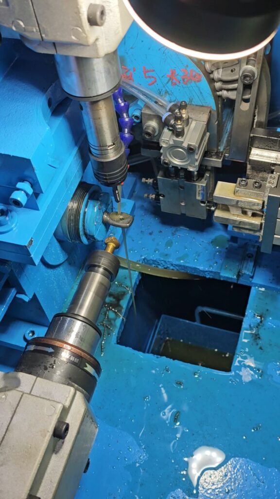 Servo drive hole chamfering and thread tapping machine - Bolt Nut ...