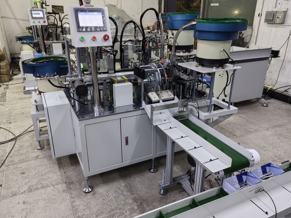 M8 M10 M12 Wedge anchor bolt clip washer nut assembling machine - Bolt ...